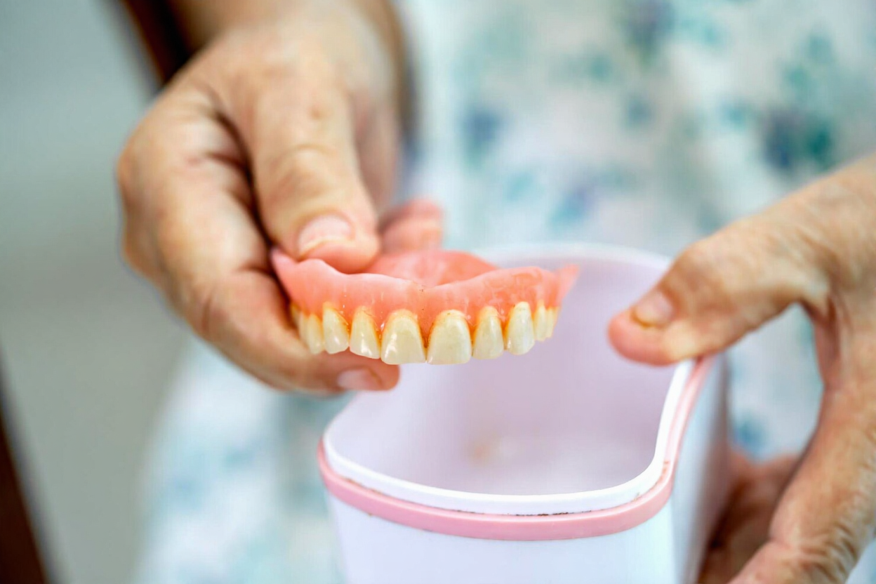 What Makes Dentures Look Natural? | Shape, Fit, and Colour